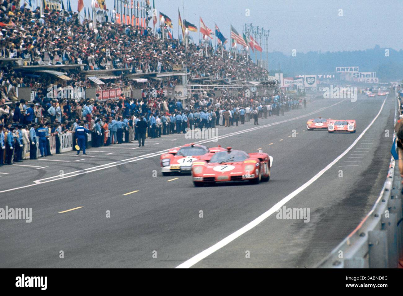Le mans 1970 derek bell hi-res stock photography and images - Alamy