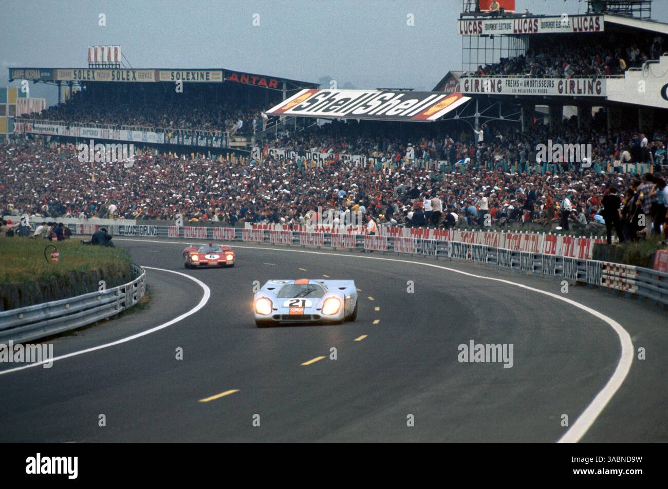 Pedro Rodriguez (MEX) / Leo Kinnunen (FIN) John Wyer Automotive Porsche ...