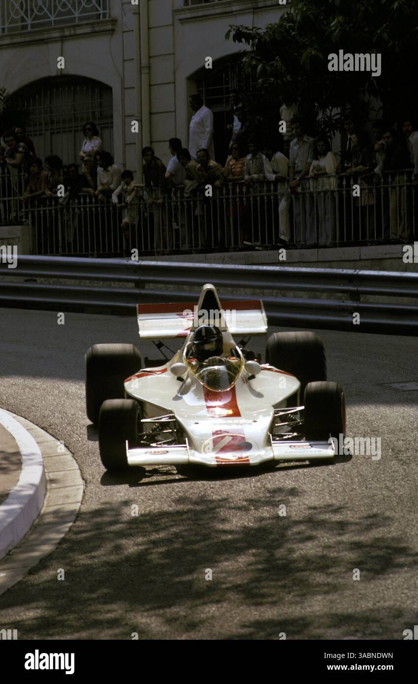 Graham Hill (GBR) Shadow DN1 retired on lap 63 with a damaged ...