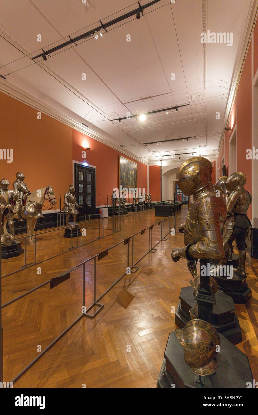 Armor armour museum helmet hi-res stock photography and images - Alamy