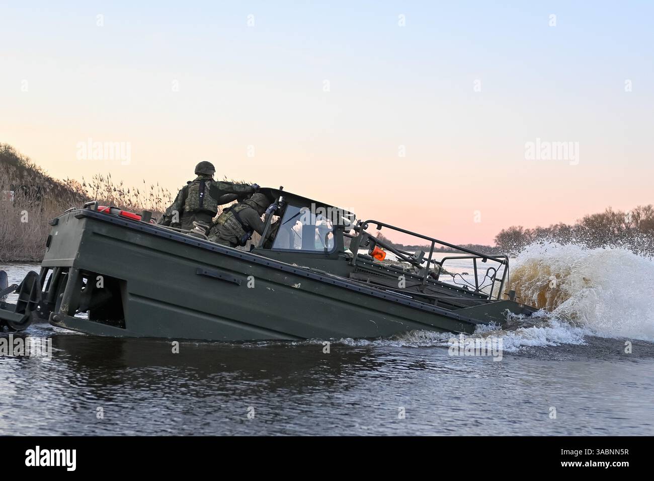 02 April 2025, Saxony-Anhalt, Gardelegen: Soldiers from the Dutch army ...