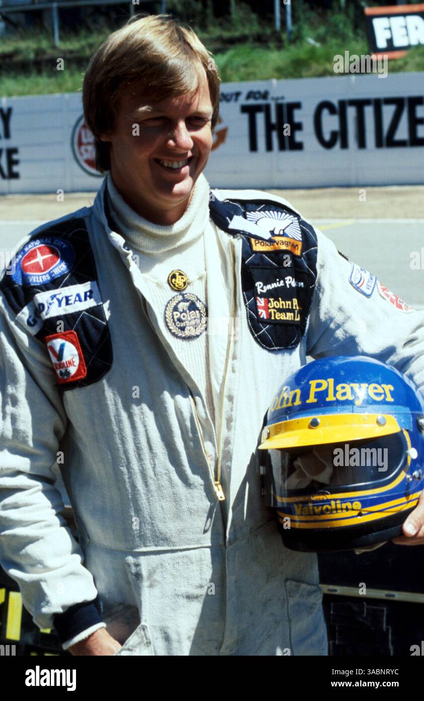 Race winner Ronnie Peterson (SWE) Lotus...South African Grand Prix ...