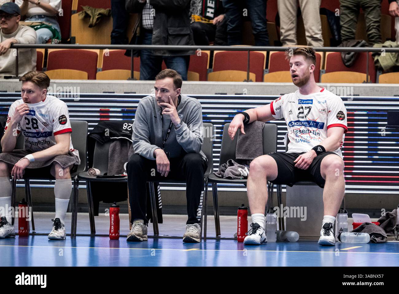 250402 HK Malmös Alfred Olsson, lagledare Robert Månsson och Hugo ...