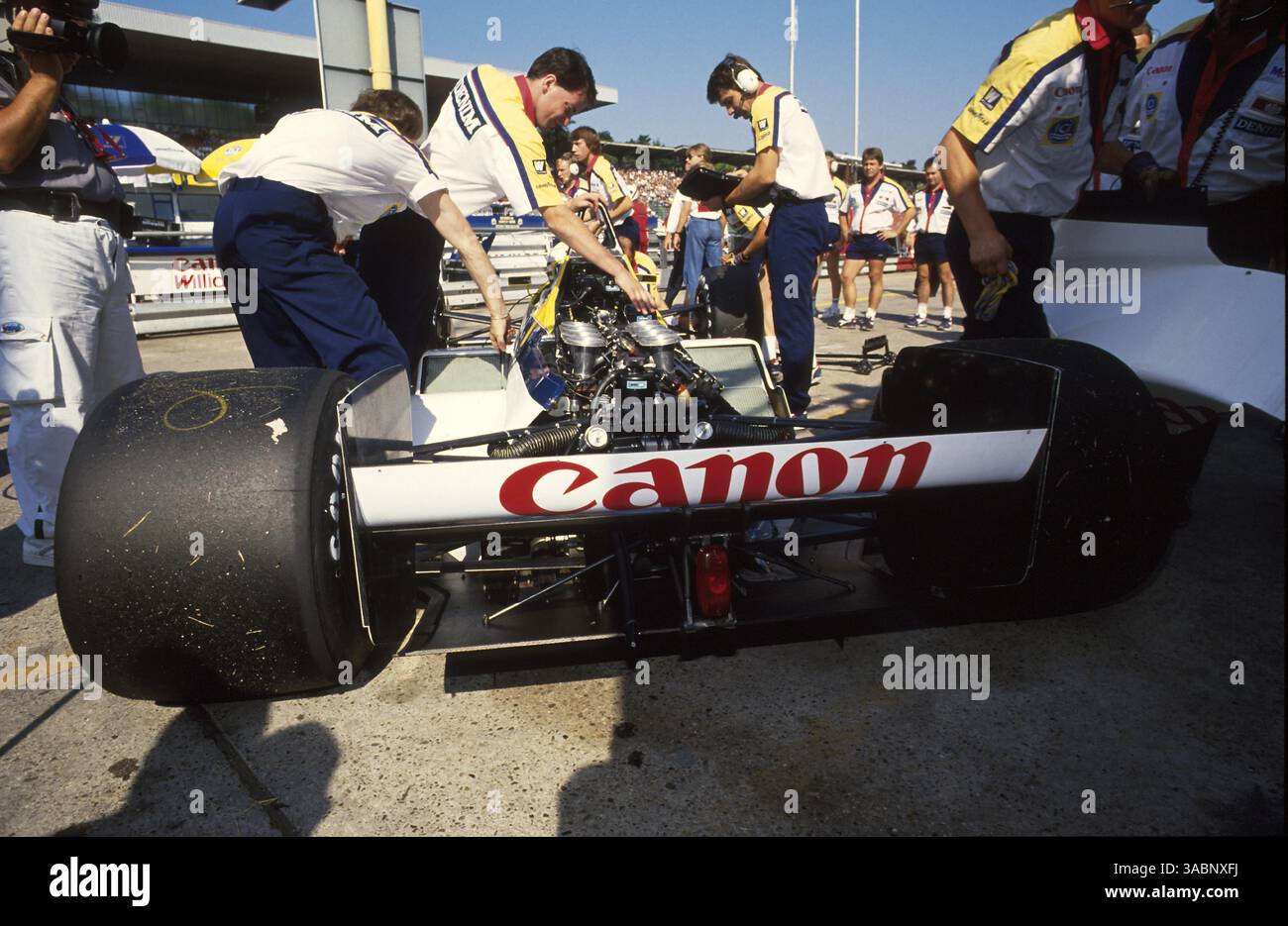 The Williams Mechanics experment with a radical rear wing during ...