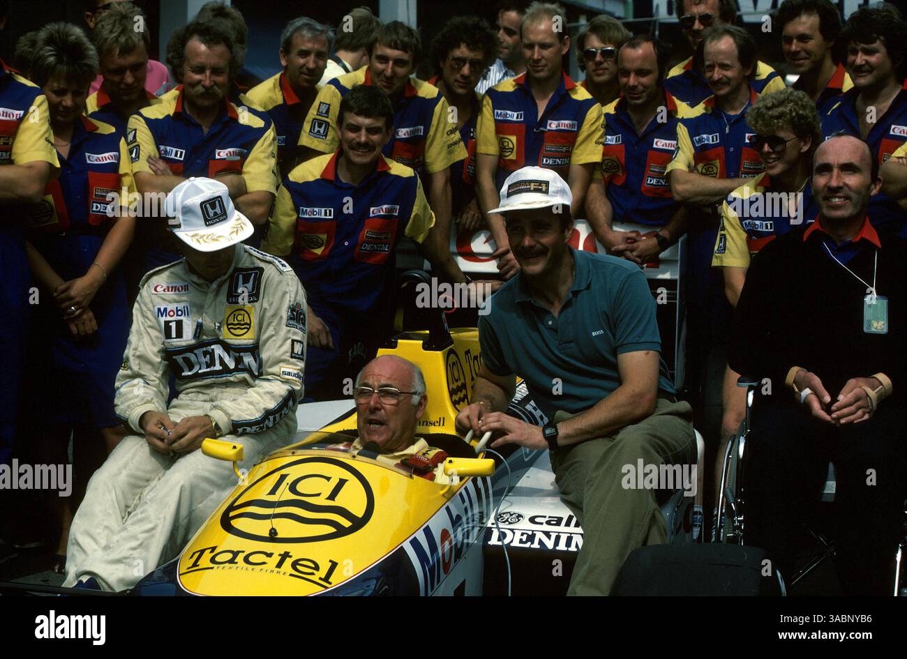 L to R) Nelson Piquet (BRA) Williams FW11, BBC F1 commentator Murray ...