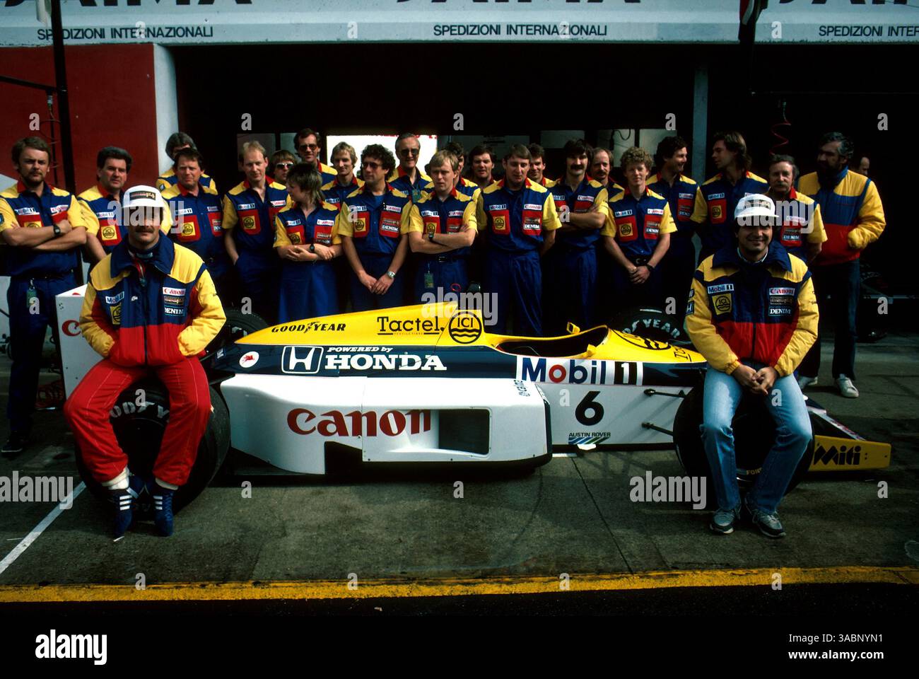 The Williams Team and their drivers Nigel Mansell (GBR) (left) and Nelson Piquet (BRA) (right ...