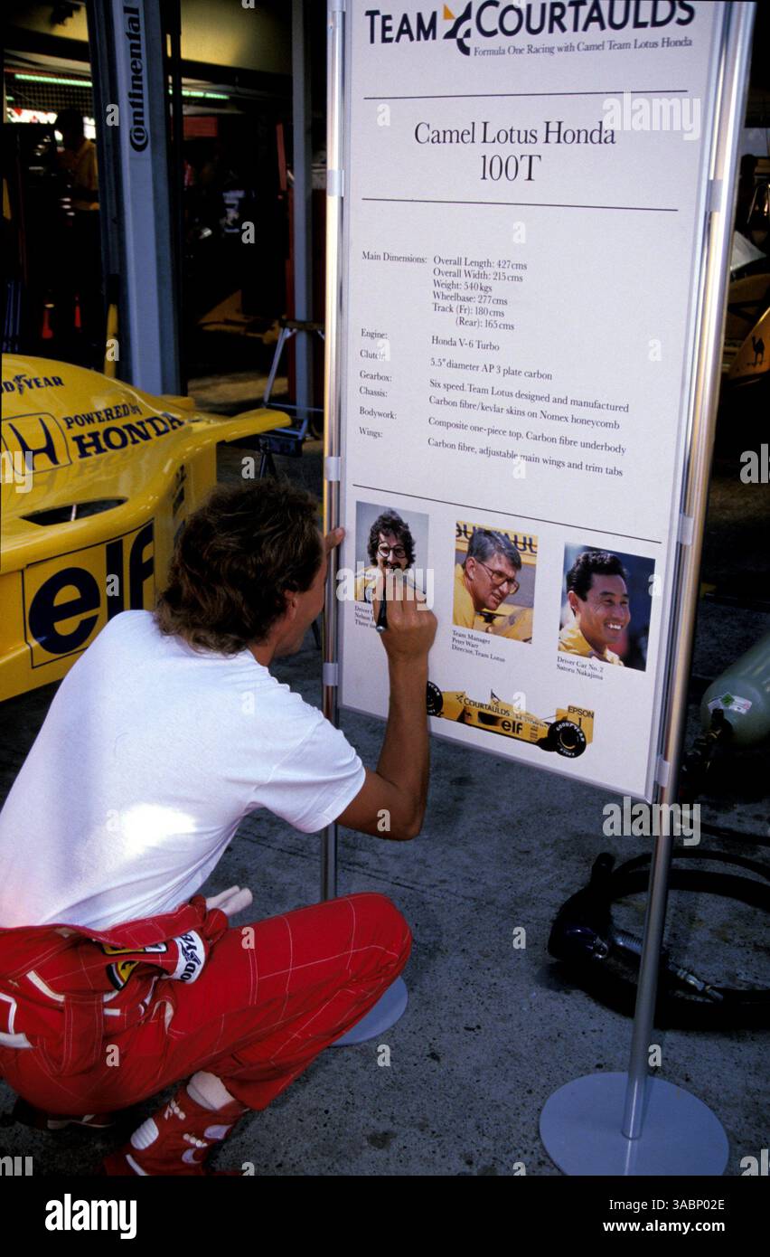 Gerhard Berger (AUT), Ferrari, has a laugh at the expense of Nelson ...