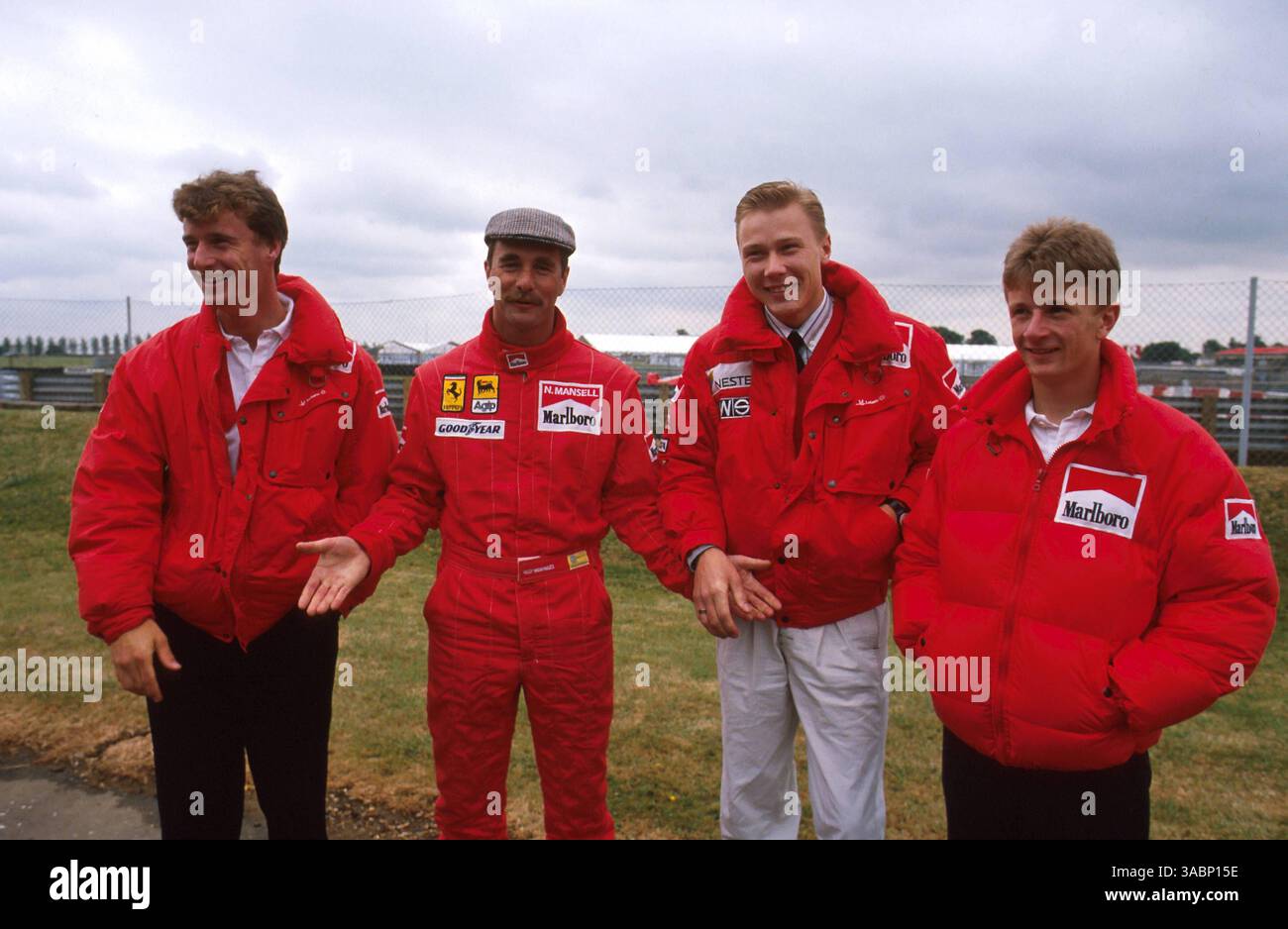 L to R): Eddie Irvine (GBR) Pacific Racing competing in Formula 3000; Nigel Mansell (GBR ...