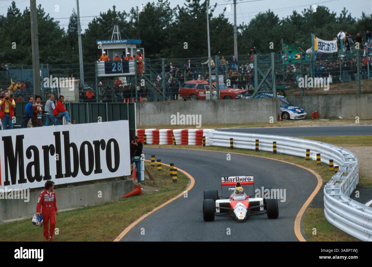 Ayrton Senna (BRA) McLaren MP4/5 pits after his crash with Alain Prost...Japanese Grand Prix ...
