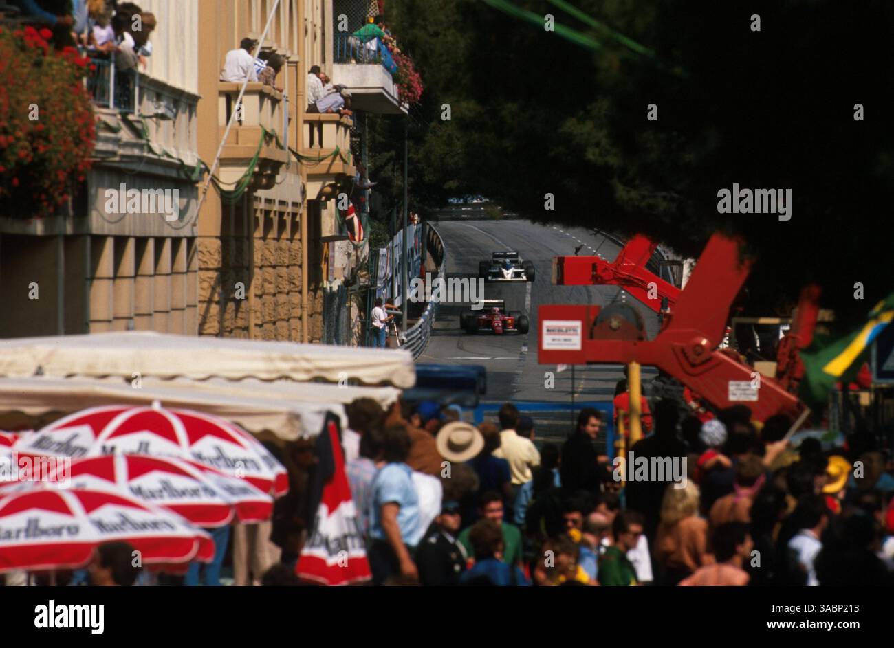 Cars head down from the tunnel to the bus stop chicane (nouvelle ...