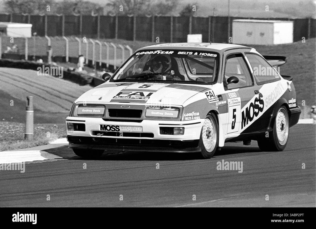 Sean Walker (GBR) Graham Goode Racing Ford Sierra RS500 was partnered ...