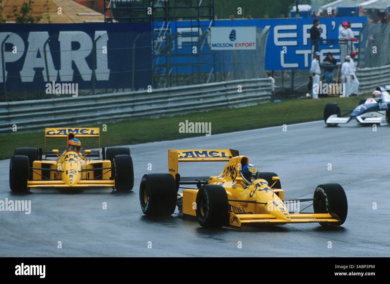 Derek Warwick (GBR) Lotus Lamborghini 102 leads Martin Donnelly (IRL ...