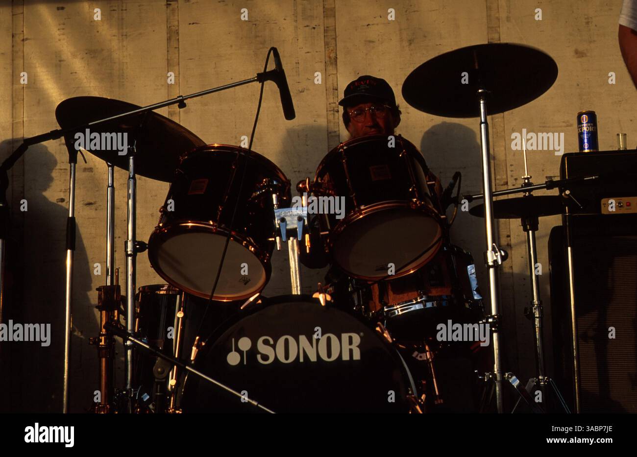 Eddie Jordan(IRL) Boss of Jordan GP celebrates Damon Hills victory on ...