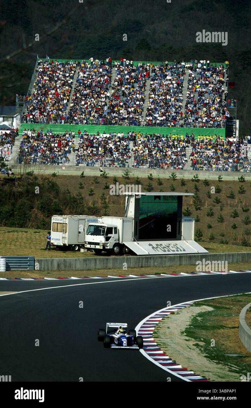 Pole sitter Ayrton Senna (BRA) Williams FW16 was taken out at the first ...