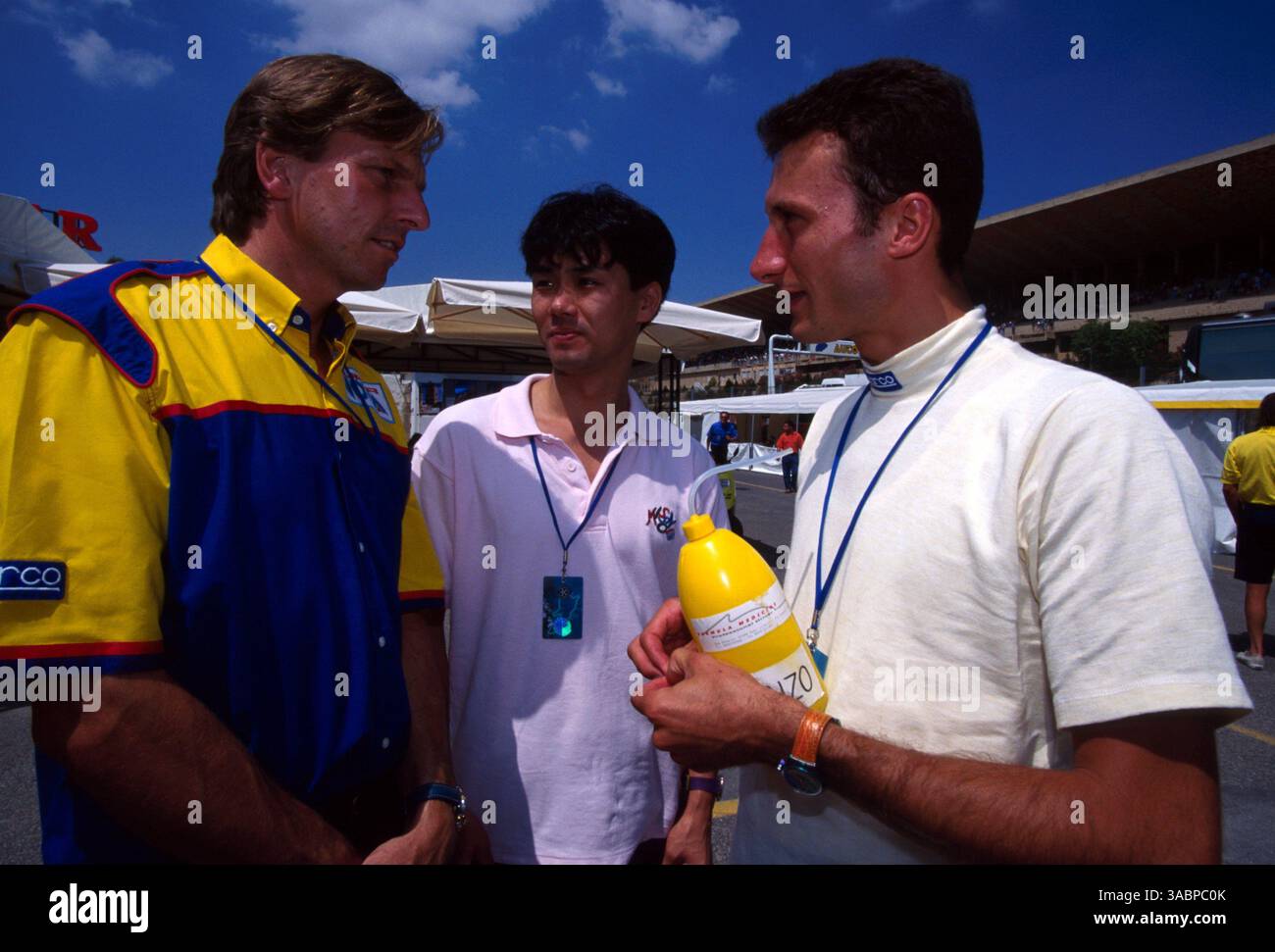 L-R): David Sears (GBR) Super Nova Racing Team Boss talks with Super ...