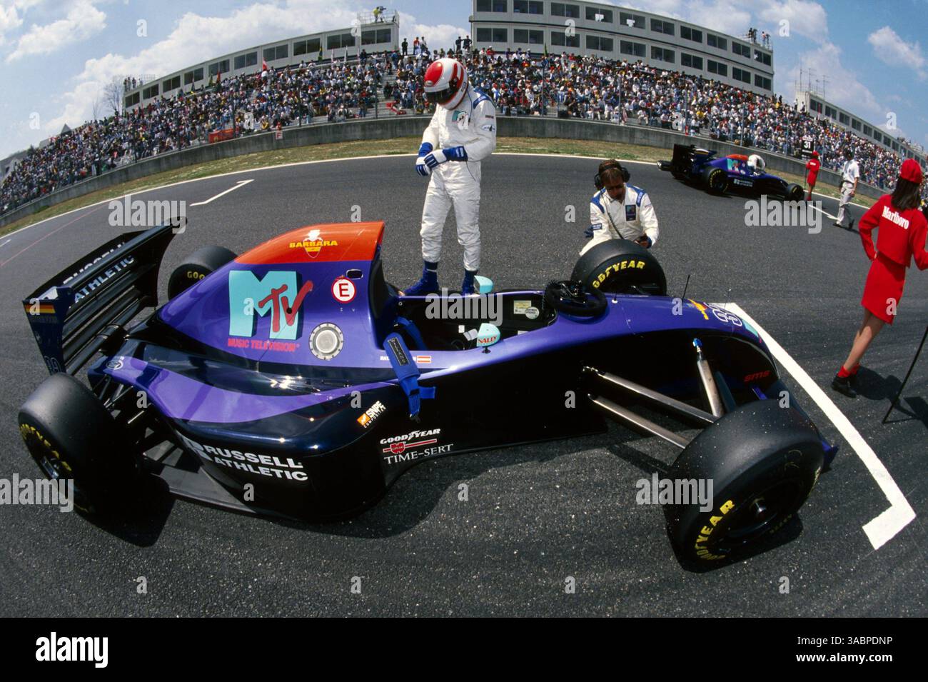 Roland Ratzenberger (AUT) Simtek S941 prepares on the grid for his GP ...