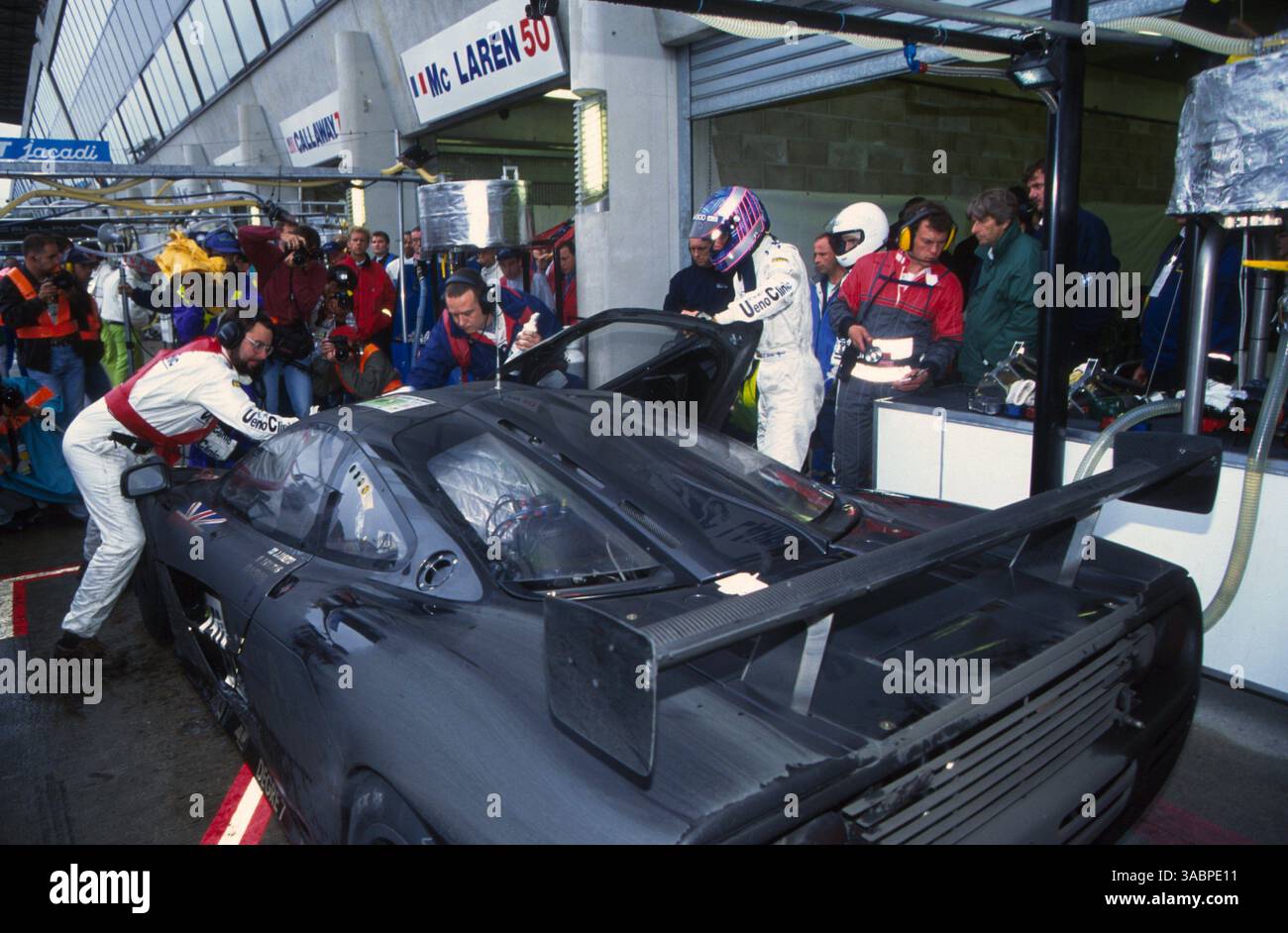 JJ Lehto (FIN) hands over the Kokusai Kaihatsu Racing McLaren F1 GTR at ...