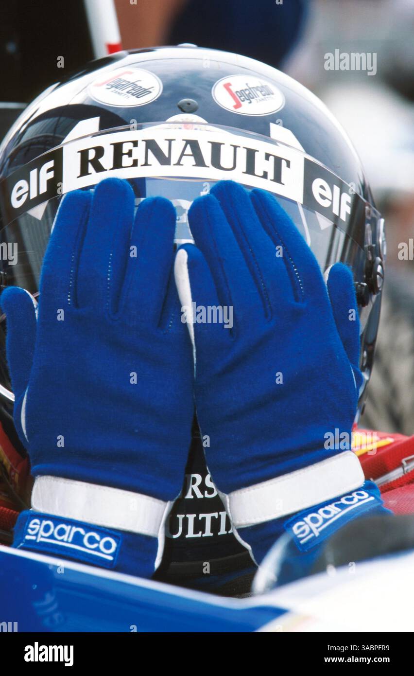 Damon Hill is unhappy after a collision with Michael Schumacher ...