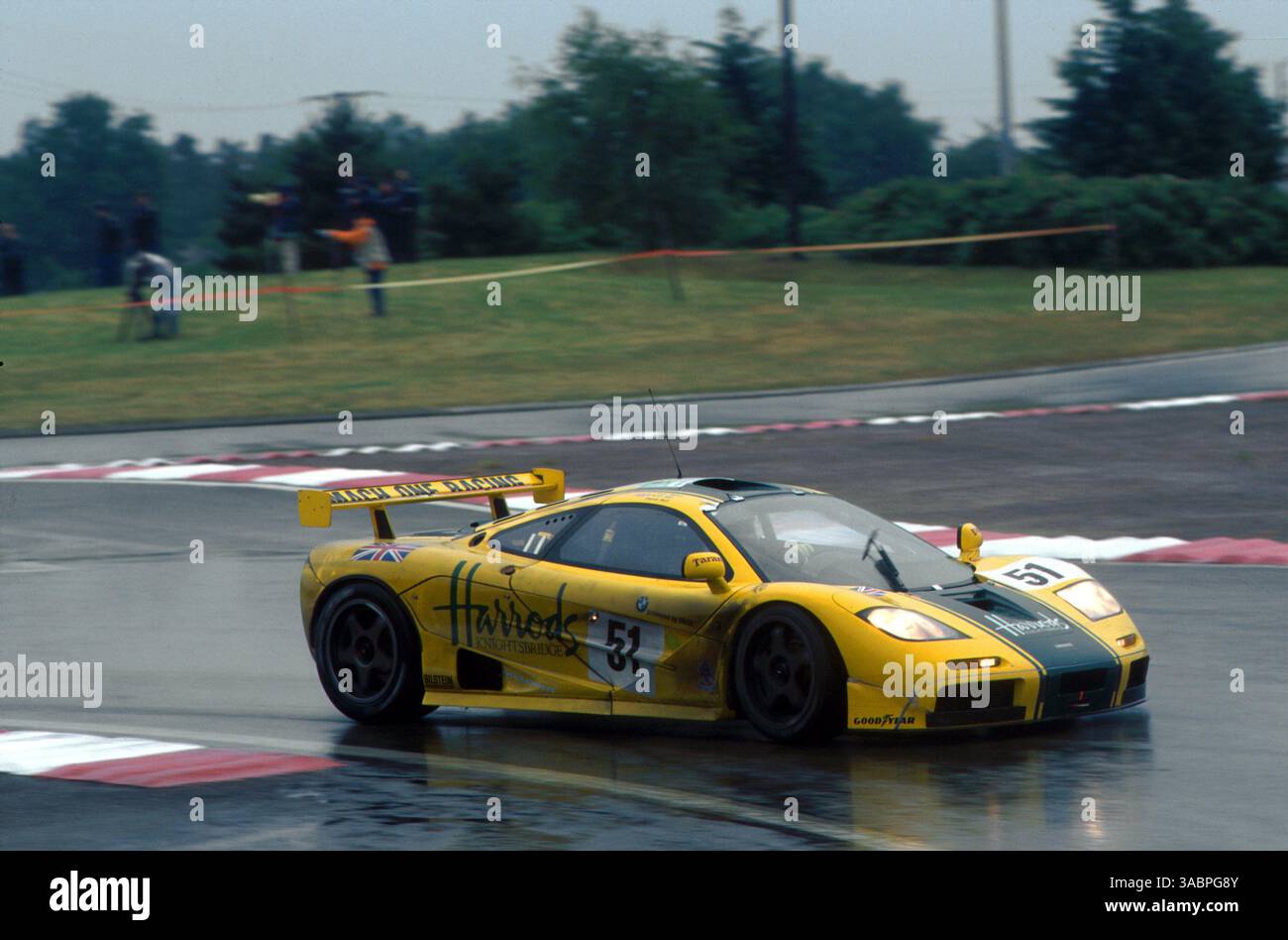 Mclaren f1 gtr 1995 le mans hi-res stock photography and images - Alamy