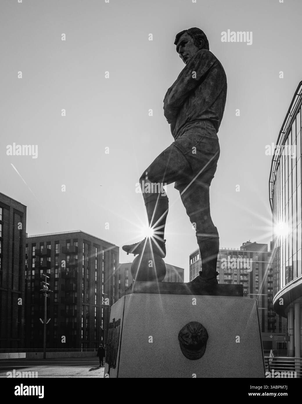 Black and white image of the statue of Bobby Moore's bronze sculpture ...