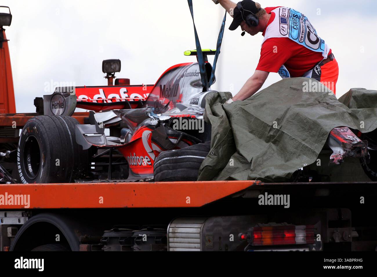 Lewis hamilton 2007 crash hi-res stock photography and images - Alamy