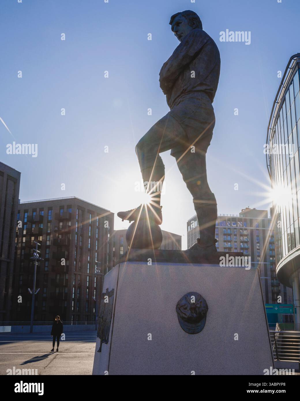 The statue of Bobby Moore's bronze sculpture by artist Philip Jackson ...