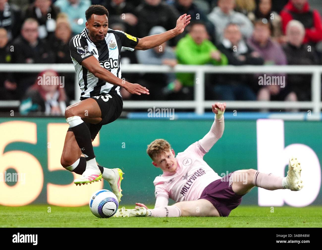 Newcastle United's Jacob Murphy (left) and Brentford's Keane Lewis ...