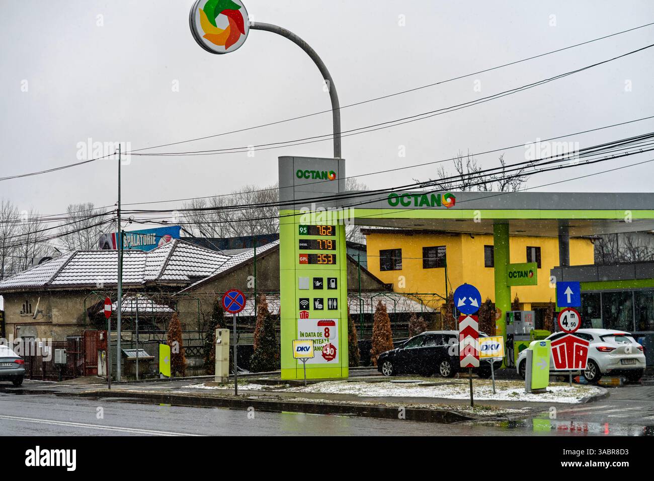 Exterior of an OCTANO gas station. Gasoline pumps and cars refueling in ...