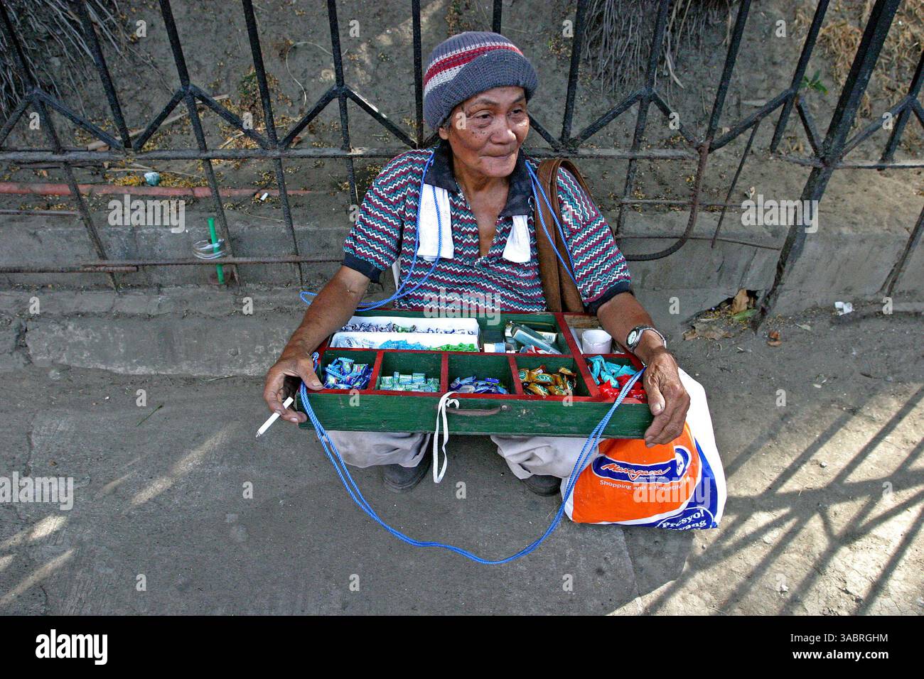 Apr 29, 2004 - Manila, PHILIPPINES - An elderly vendor sells gum and ...