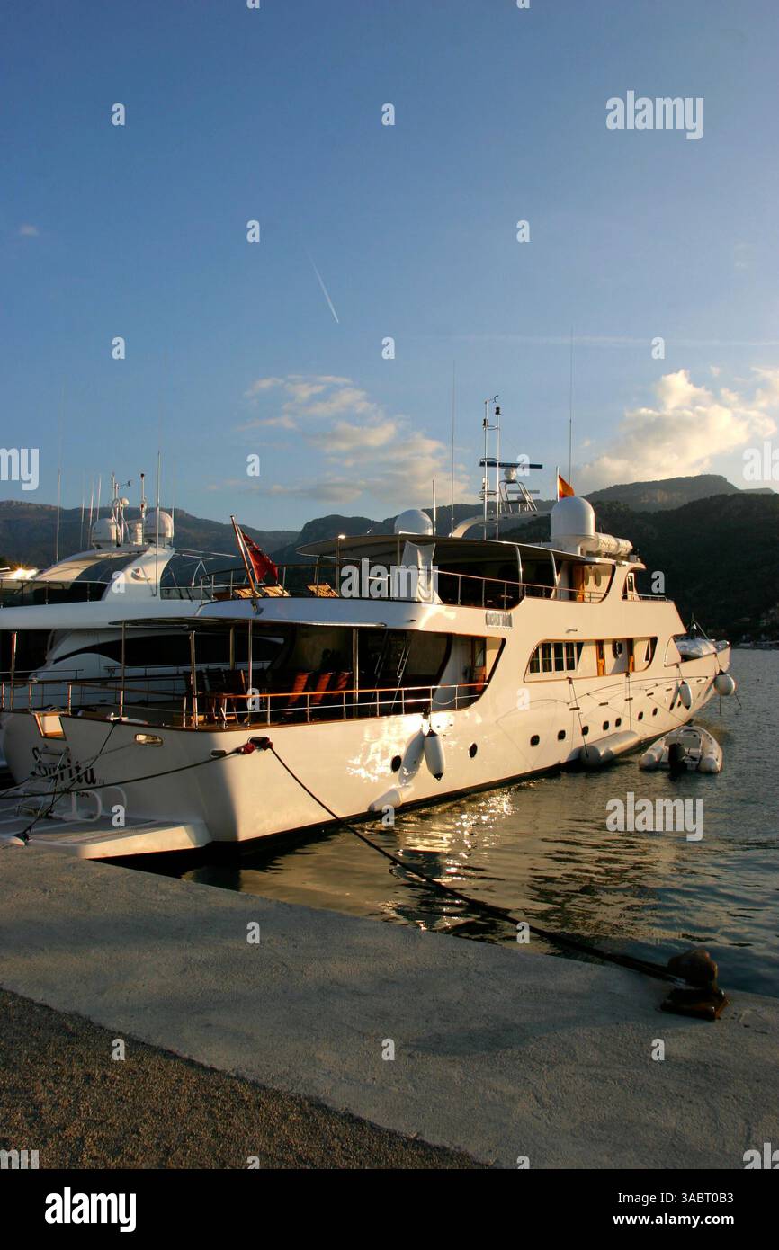 Oct 13, 2007 - Port Soller, Spain - Actor Nicholas Cage's luxury yacht ...