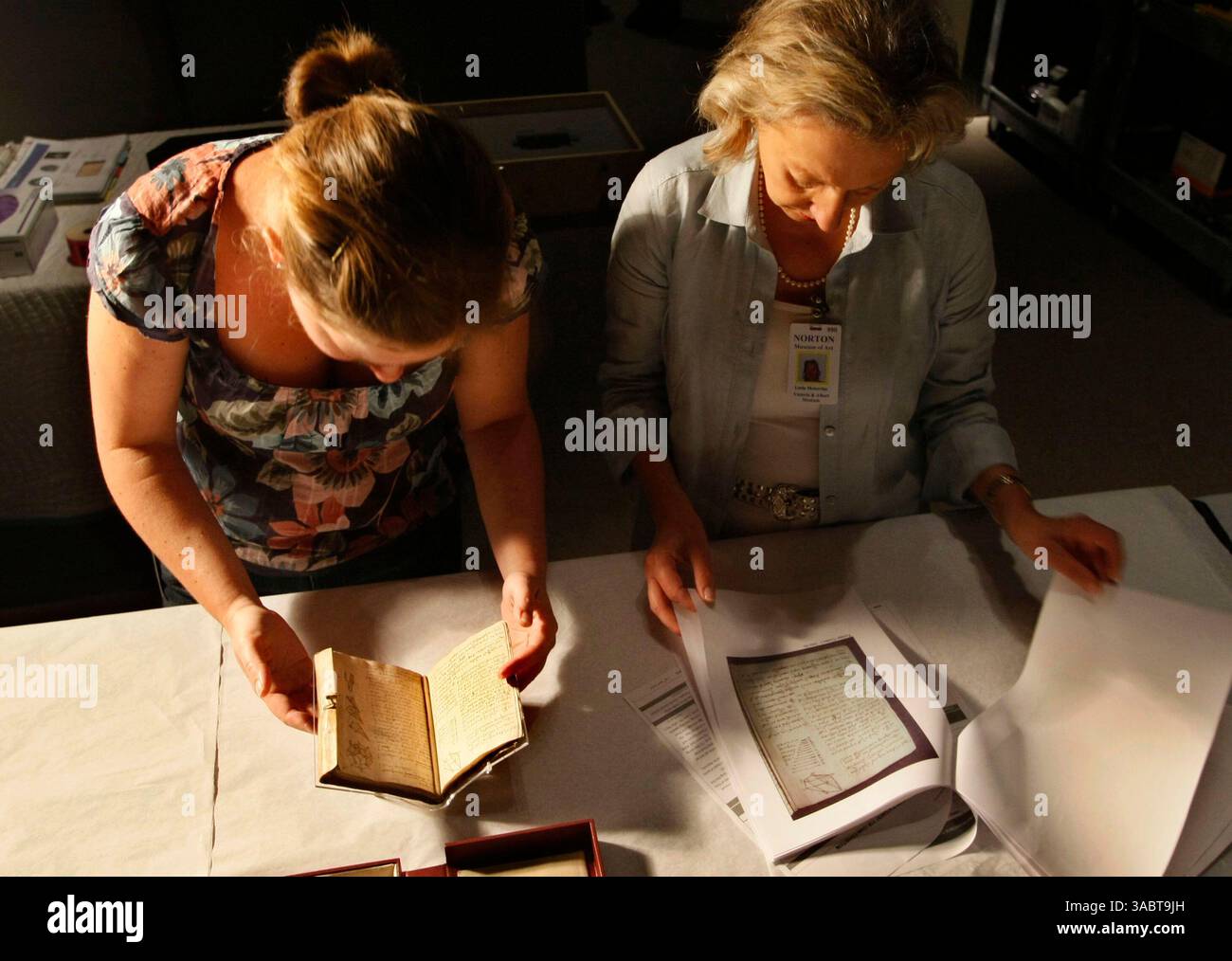 Oct 18, 2007 - West Palm Beach, Florida, USA - LTR ANNA FLETCHER and ...