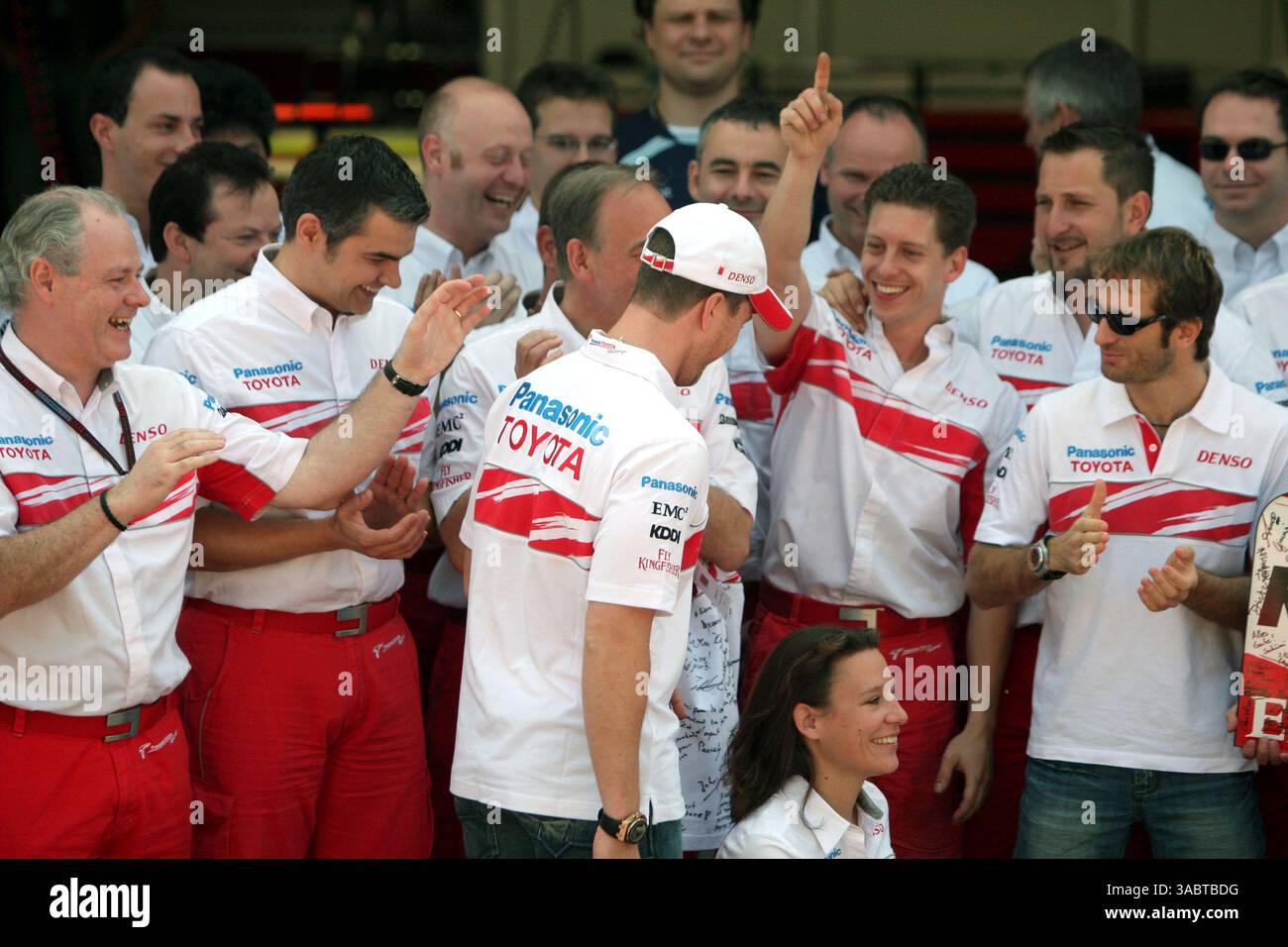 The Toyota Team say goodbye to Ralf Schumacher (GER) Toyota and Franck ...