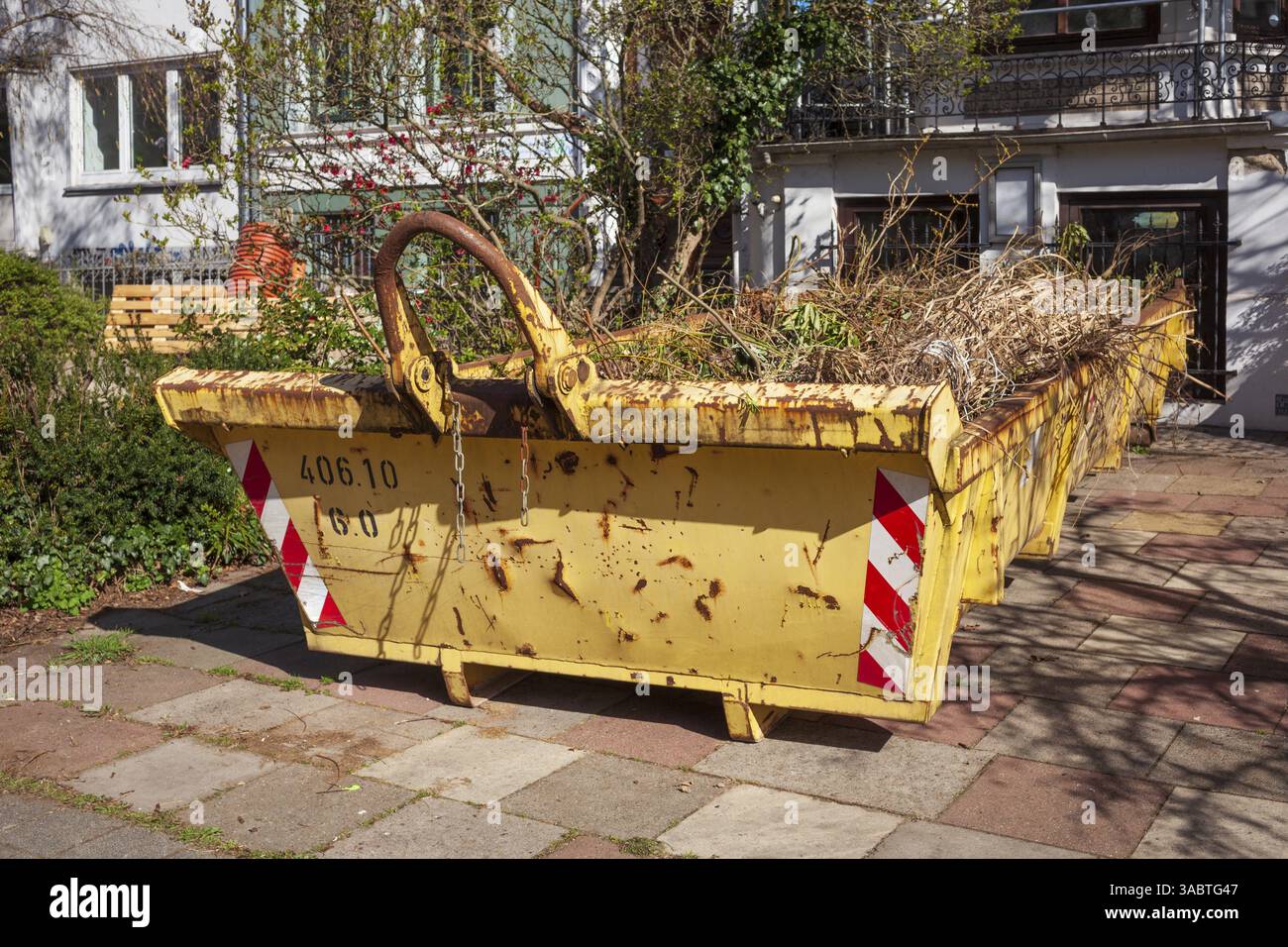Dustbin garbage bin dustbins hi-res stock photography and images - Alamy