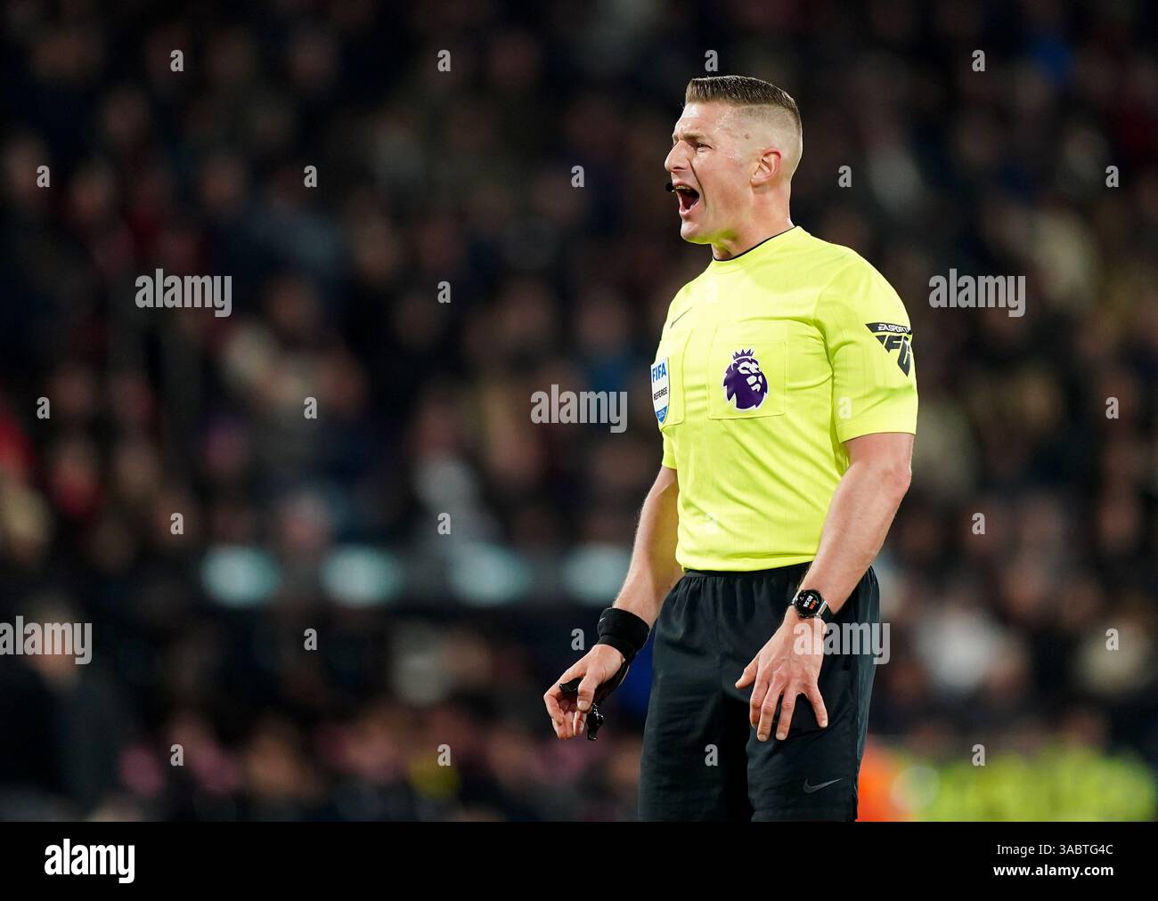 Referee Robert Jones during the Premier League match at the Vitality ...