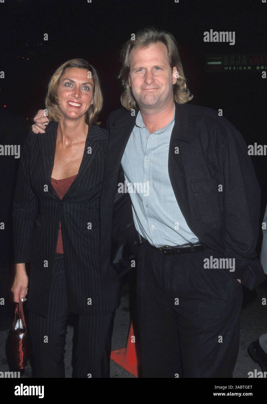 Oct 19, 1998 - Westwood, CA, USA - Actor JEFF DANIELS with wife at the ...