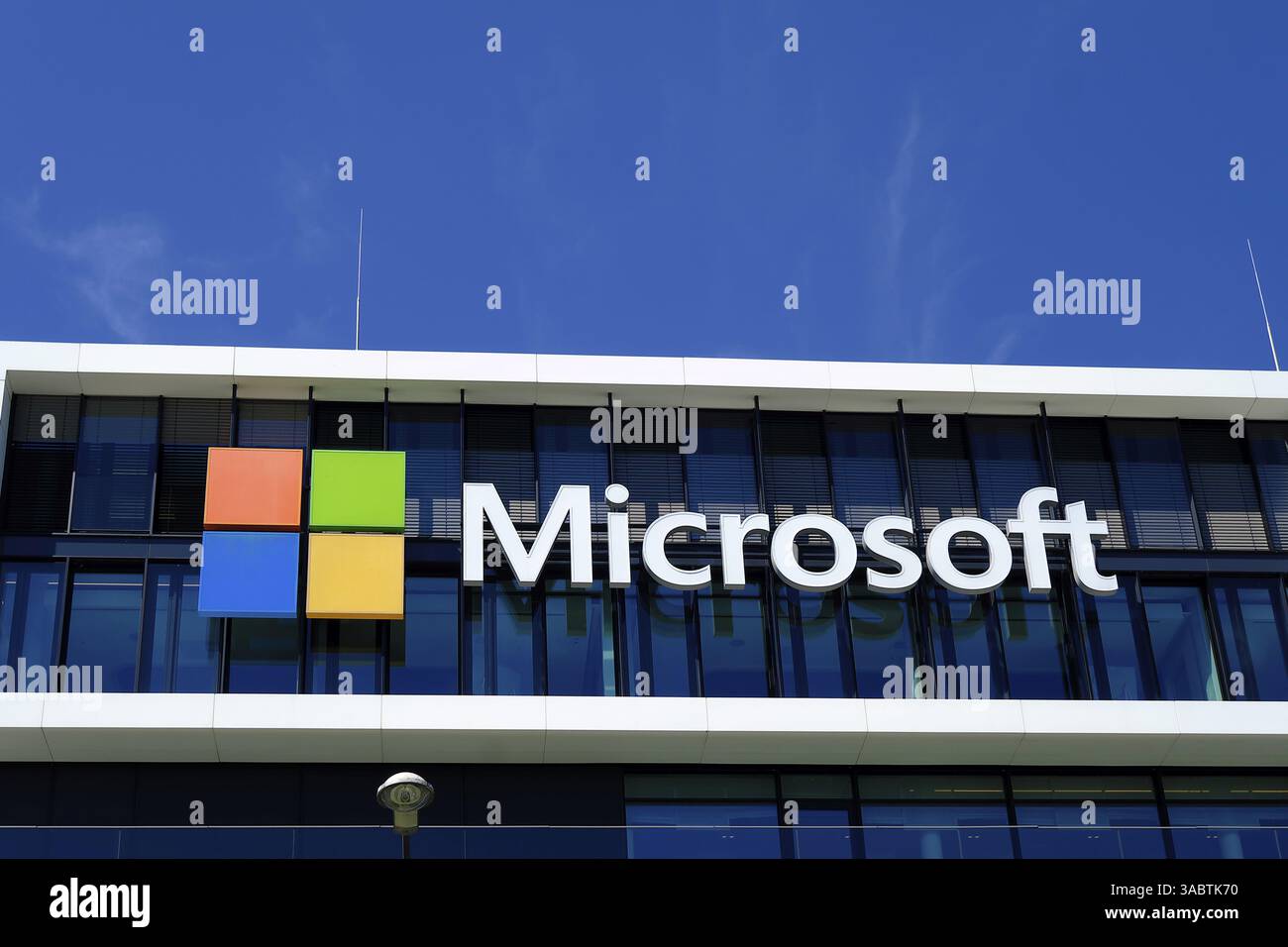 Software group hi-res stock photography and images - Alamy