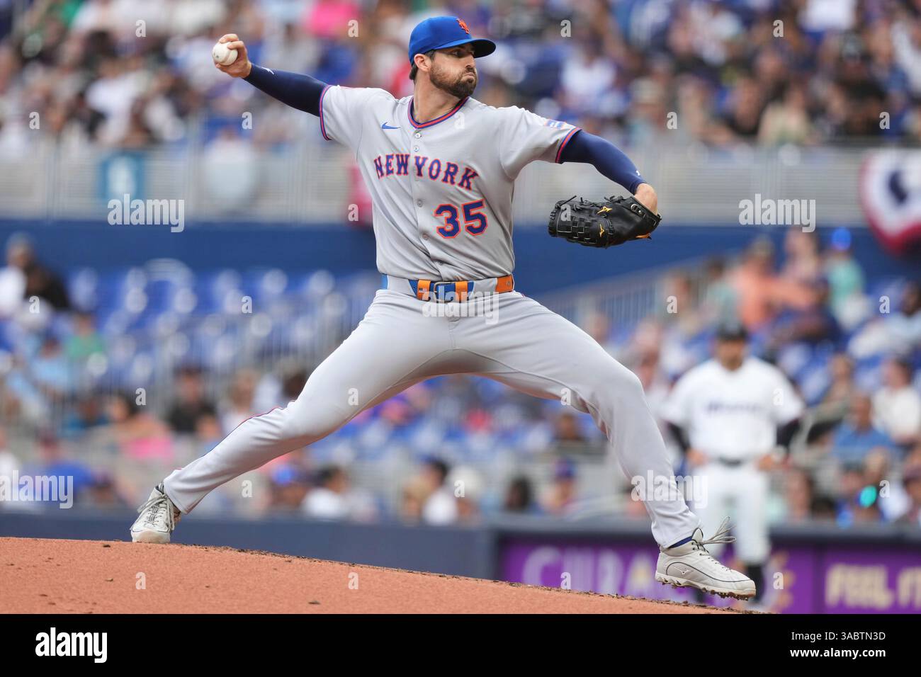 New York Mets starting pitcher Clay Holmes (35) throws during the first inning of a baseball ...