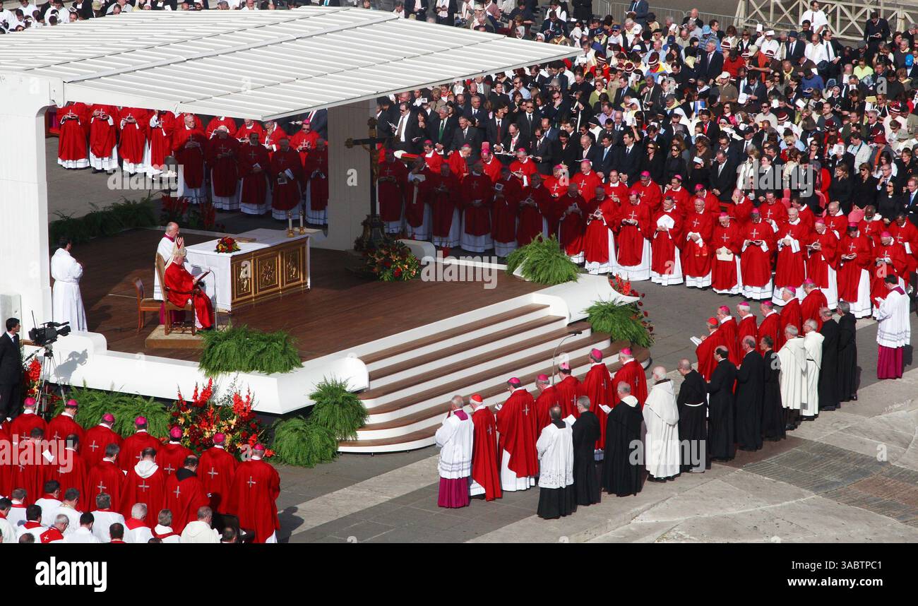Cardinal jose saraiva martins hi-res stock photography and images - Alamy