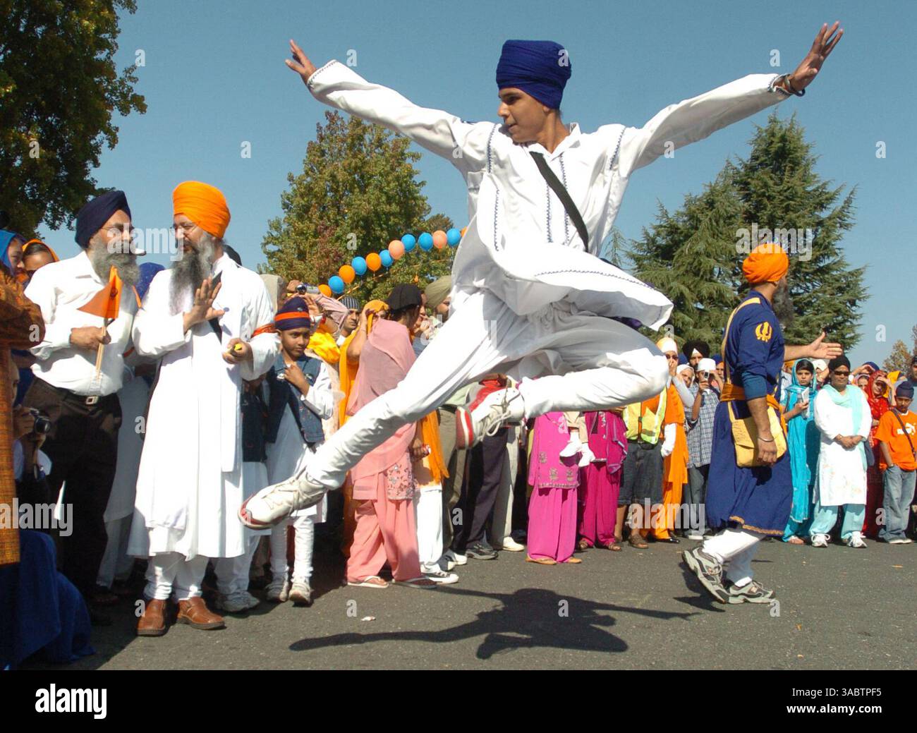 California Gatka Dal member Gurjant Singh, 15, of Manteca, performs ...