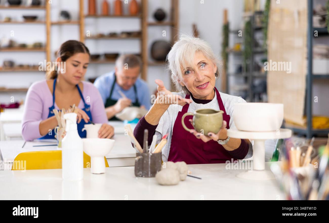 lady and her pottery works Stock Photo - Alamy