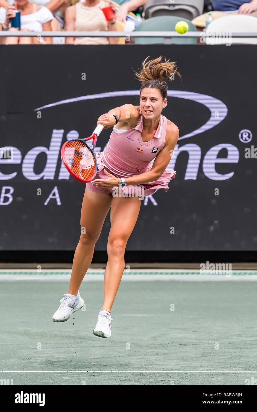 Daniel Island, Sc, USA. 2nd Apr, 2025. EMMA NAVARRO (4) (USA) serves to ...