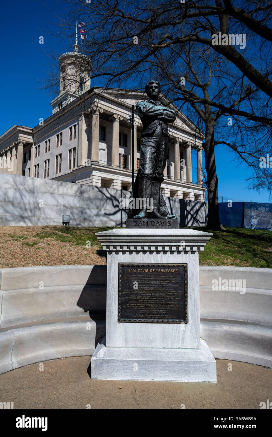 Sam Davis Statue in front of the Tennessee Capitol Building Stock Photo ...