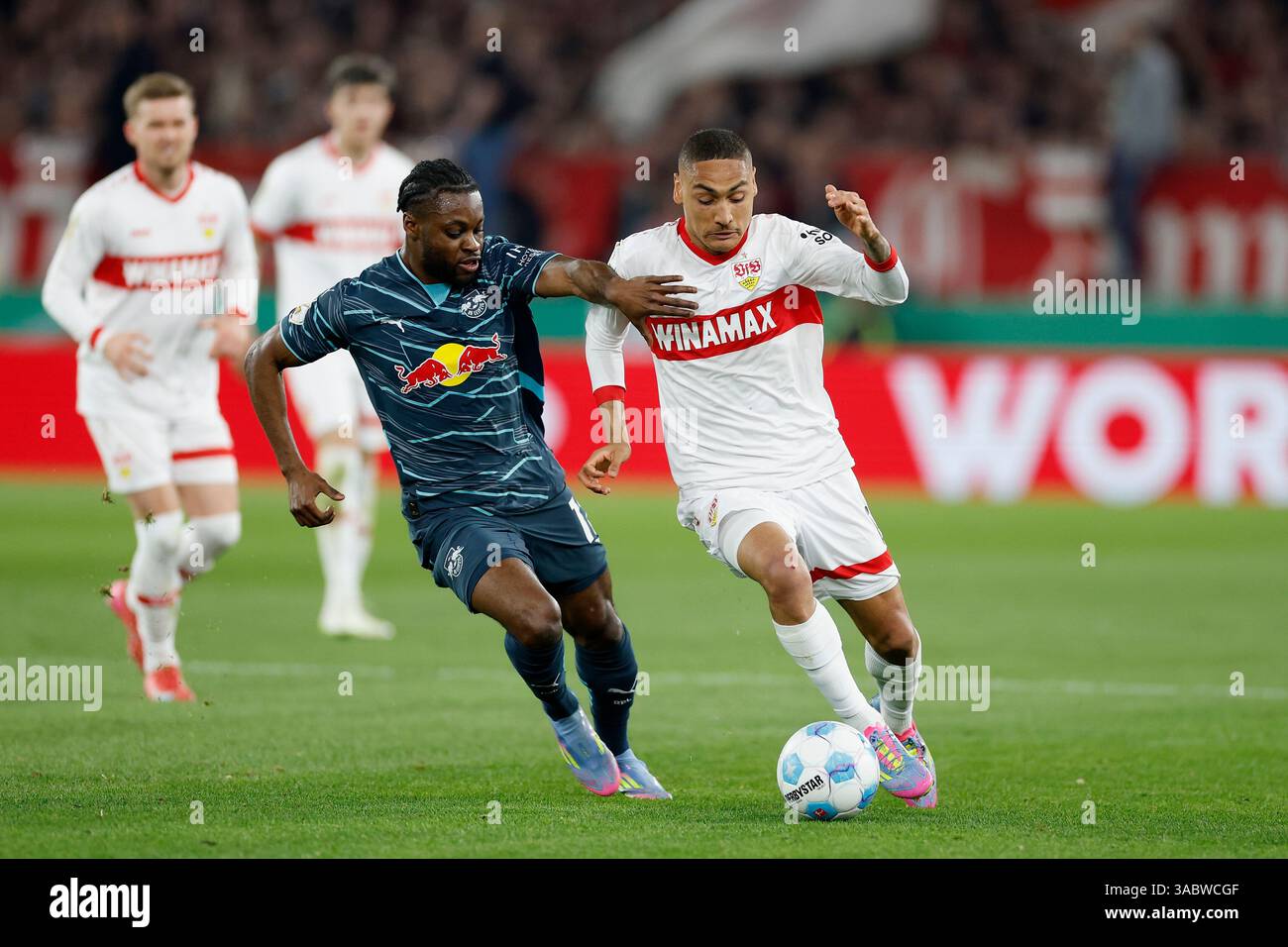 Stuttgart, Deutschland. 02nd Apr, 2025. Im Bild: v.l. Ridle Baku (RB Leipzig, 17) und Enzo ...