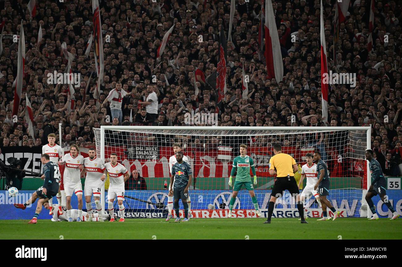 Stuttgart, Deutschland. 02nd Apr, 2025. Strafraumszene, Torraumszene Freistoss David Raum ...