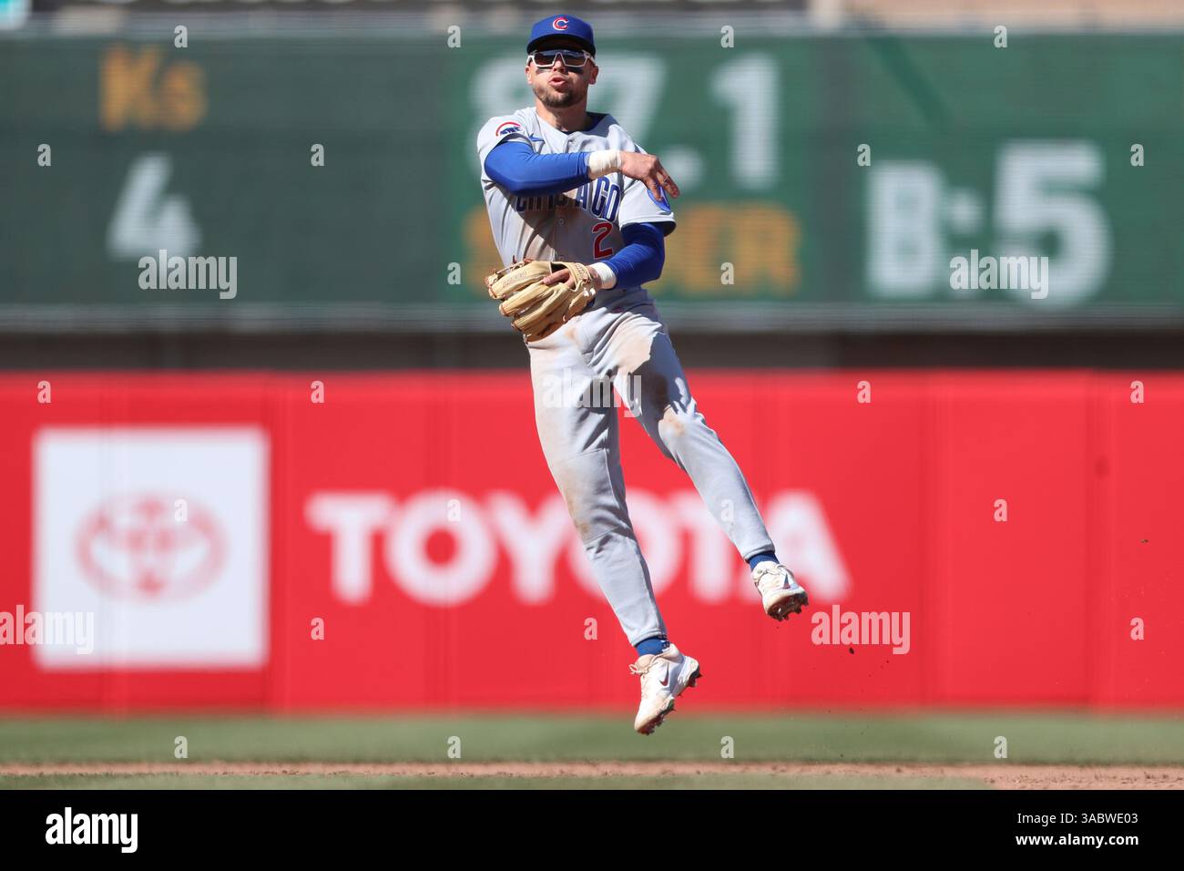 Chicago Cubs second base Nico Hoerner (2) throws to first for the final ...