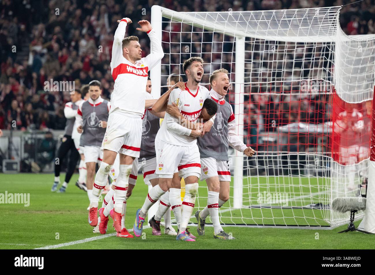 Stuttgart, Deutschland. 02nd Apr, 2025. Tor zum 3:1 durch Jamie Leweling (VfB Stuttgart #18 ...
