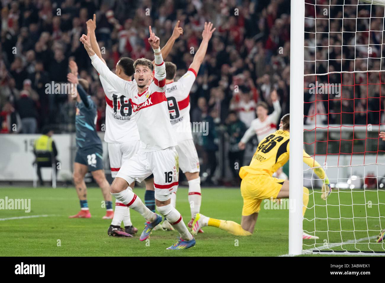 Stuttgart, Deutschland. 02nd Apr, 2025. Tor zum 3:1 durch Jamie Leweling (VfB Stuttgart #18 ...