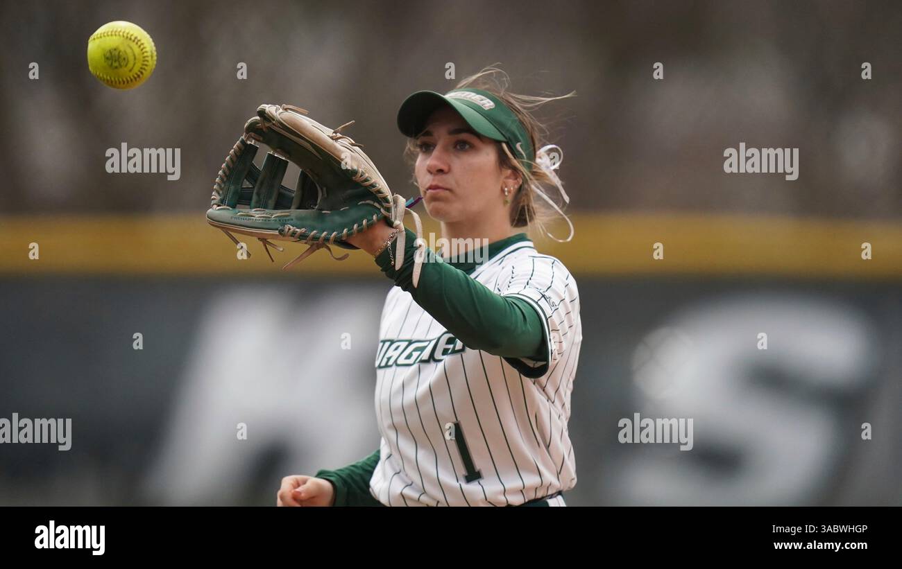 Wagner outfielder Noelle Estephan (1) catches the ball during an NCAA ...