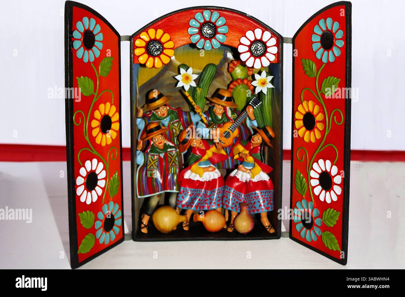 Retablo ayacuchano, artesanía tradicional del Perú en arcilla y madera ...