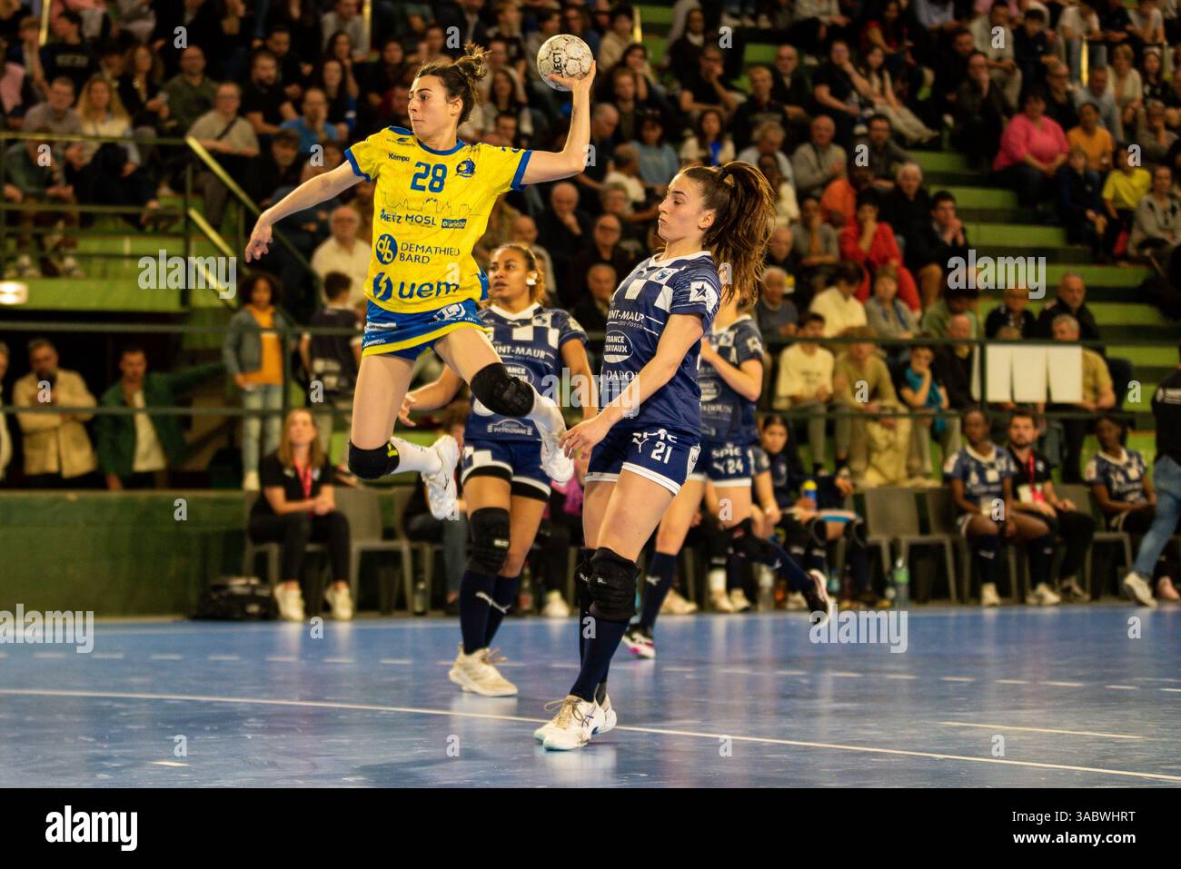 Lucie Granier of Metz Handball controls the ball during the Women's ...